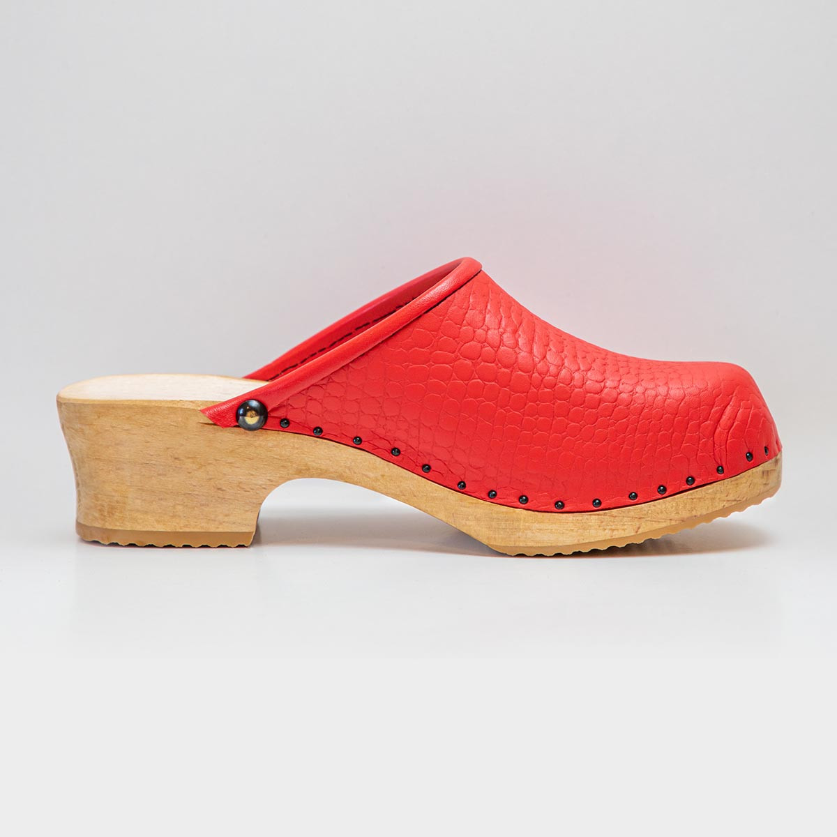 Sabots rouge croco (cuir et bois), une fabrication artisanale made in ...