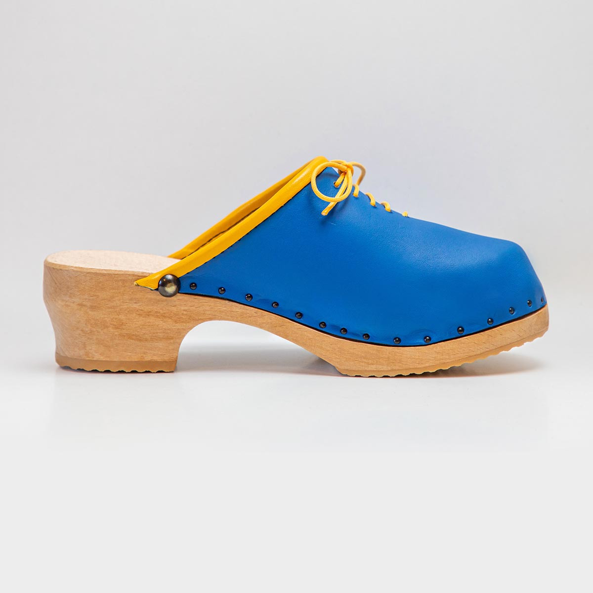 Sabot bleu à lacet (cuir et bois), une fabrication artisanale made in ...